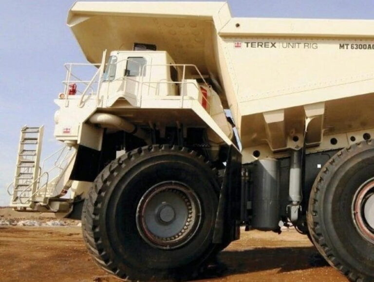 Massive Dump Trucks - Dump Truck